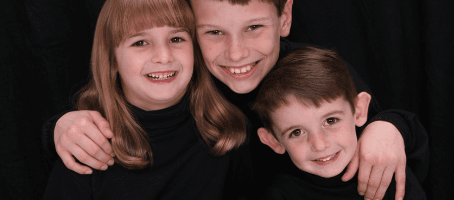 20 Pictures That People With Siblings Can Relate To